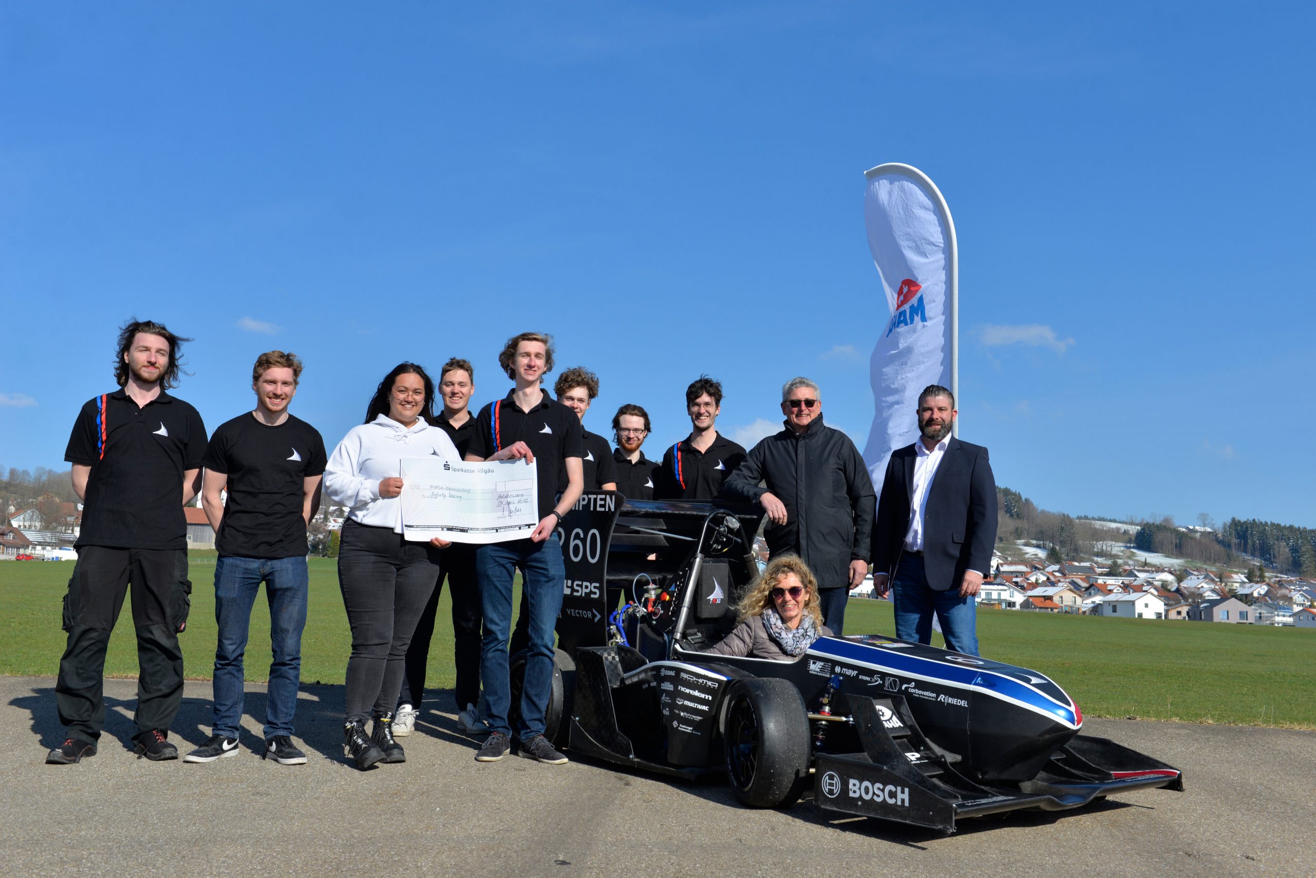 Maha sponsort Infinity Racing Team weiter